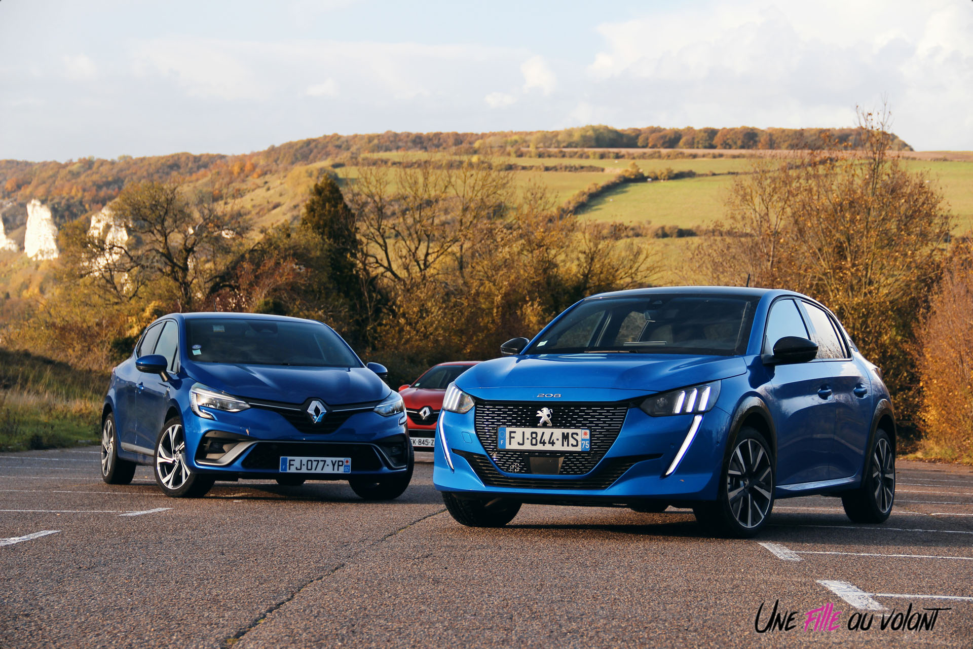 Comparatif Peugeot 208 vs Renault Clio : allez les bleues ! - Une Fille ...